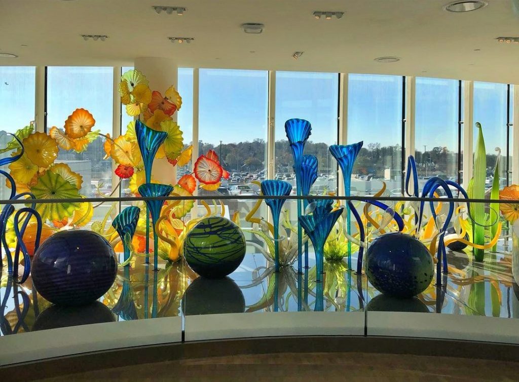 5 Best Places To View The Glass Art Of Dale Chihuly In The USA